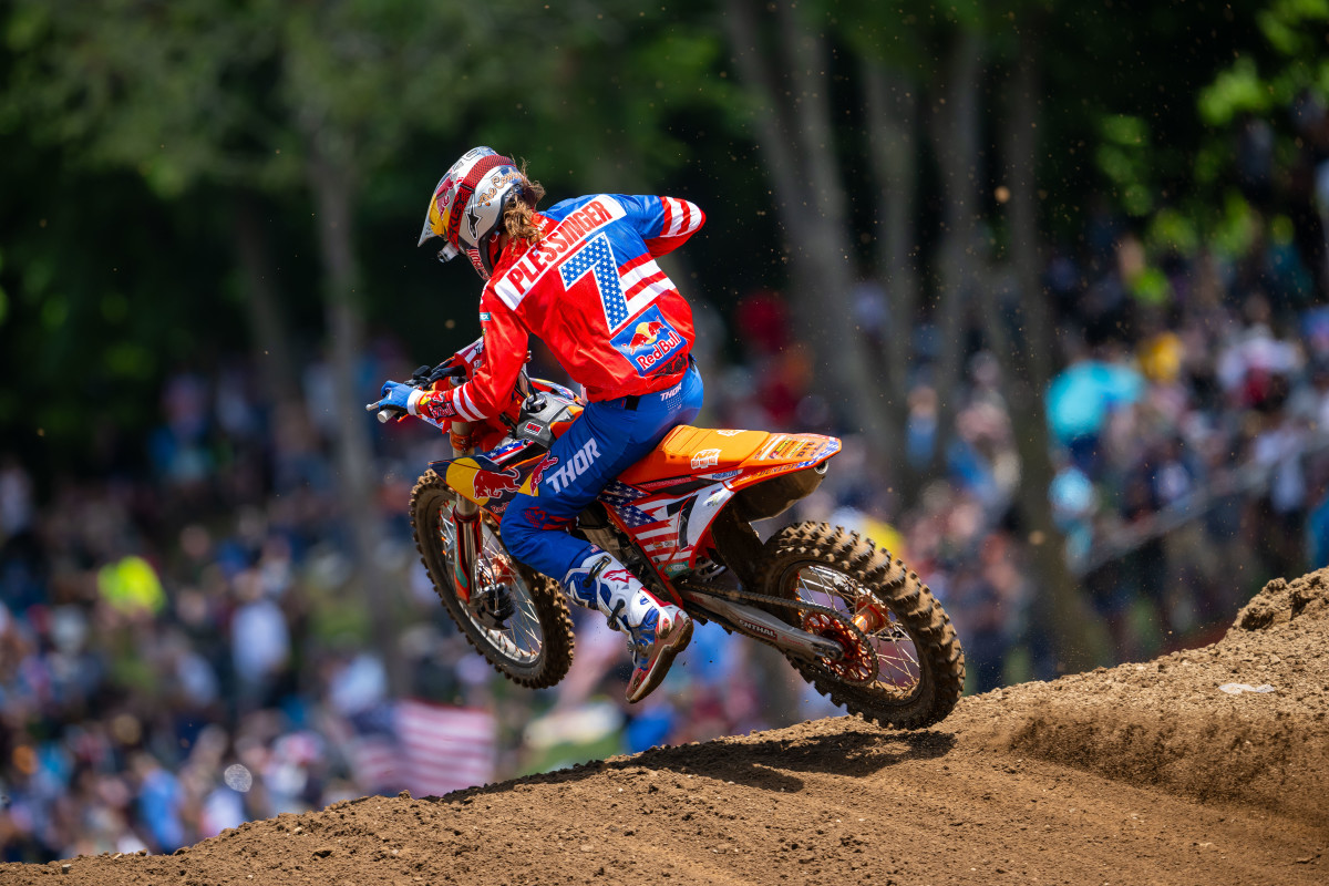 Aaron Plessinger Clears LaRocco’s Leap in Second Gear - Motocross