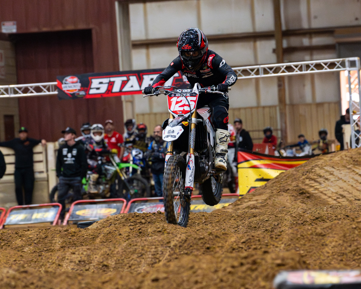 Luke Neese Sweeps Williamston Red Line Oil Arenacross - Motocross
